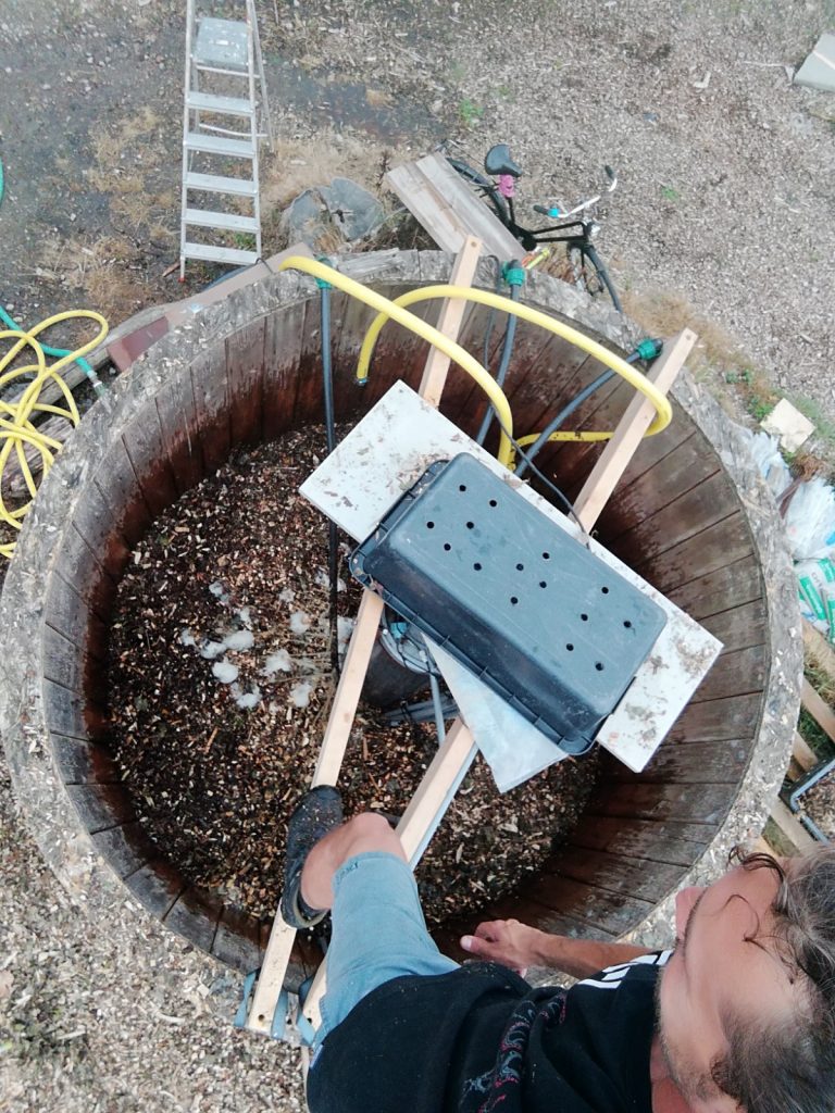 Experimental mini biomeiler with Paolo – Biomeiler